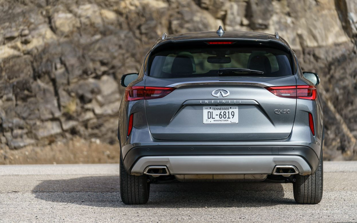 Comparison - Cadillac XT5 Luxury 2019 - vs - Infiniti QX50 Essential 2020 | SUV Drive